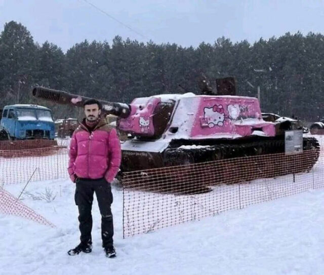 “Humans Doing Human Things”: 30 Times People Were Captured Doing Silly ...