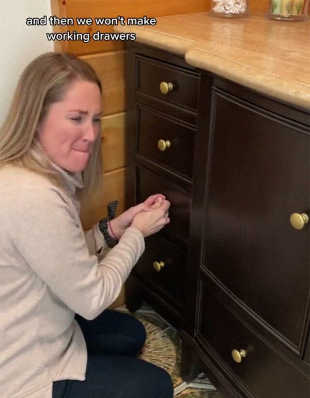 20 Stills From Woman’s "Welcome To My Horribly Flipped House" Viral ...