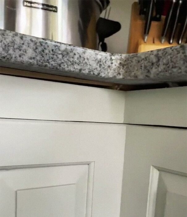 20 Stills From Woman’s "Welcome To My Horribly Flipped House" Viral ...