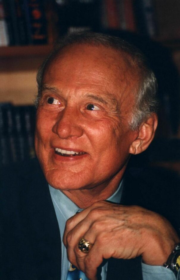 20 Famous People From History That Are Still Alive | DeMilked