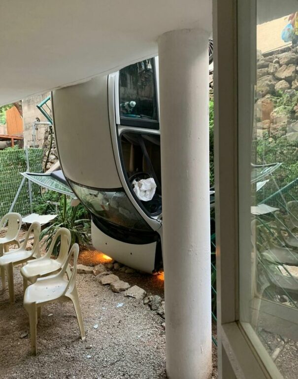 These 30 Lucky People Averted Near-Disaster By A Hair | DeMilked