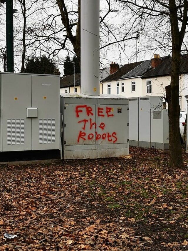 20 Hilarious Graffiti Spotted In Random Places | DeMilked