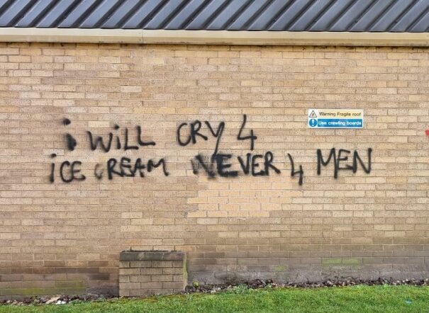 20 Hilarious Graffiti Spotted In Random Places | DeMilked