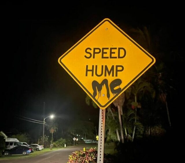 20 Hilarious Graffiti Spotted In Random Places | DeMilked