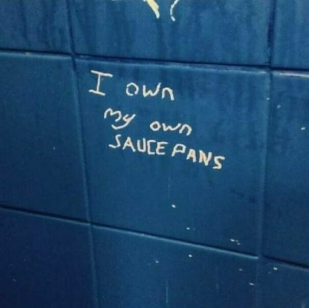 20 Hilarious Graffiti Spotted In Random Places | DeMilked