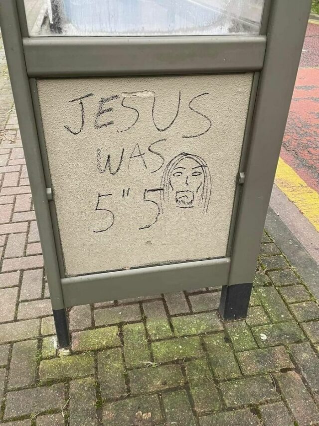 20 Hilarious Graffiti Spotted In Random Places | DeMilked