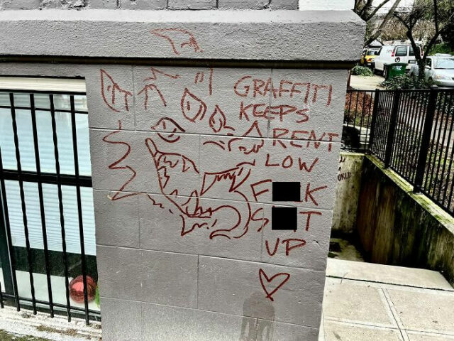 20 Hilarious Graffiti Spotted In Random Places | DeMilked