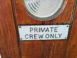 20 Hilarious Graffiti Spotted In Random Places | DeMilked