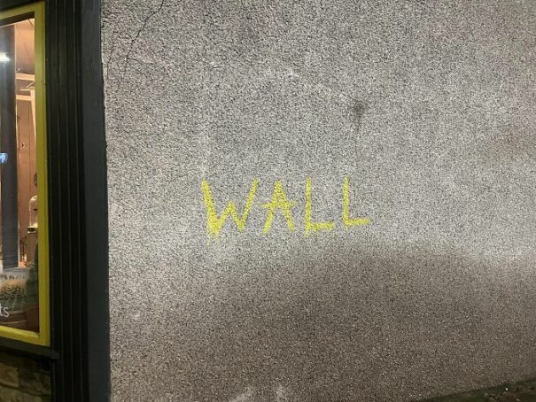 20 Hilarious Graffiti Spotted In Random Places | DeMilked
