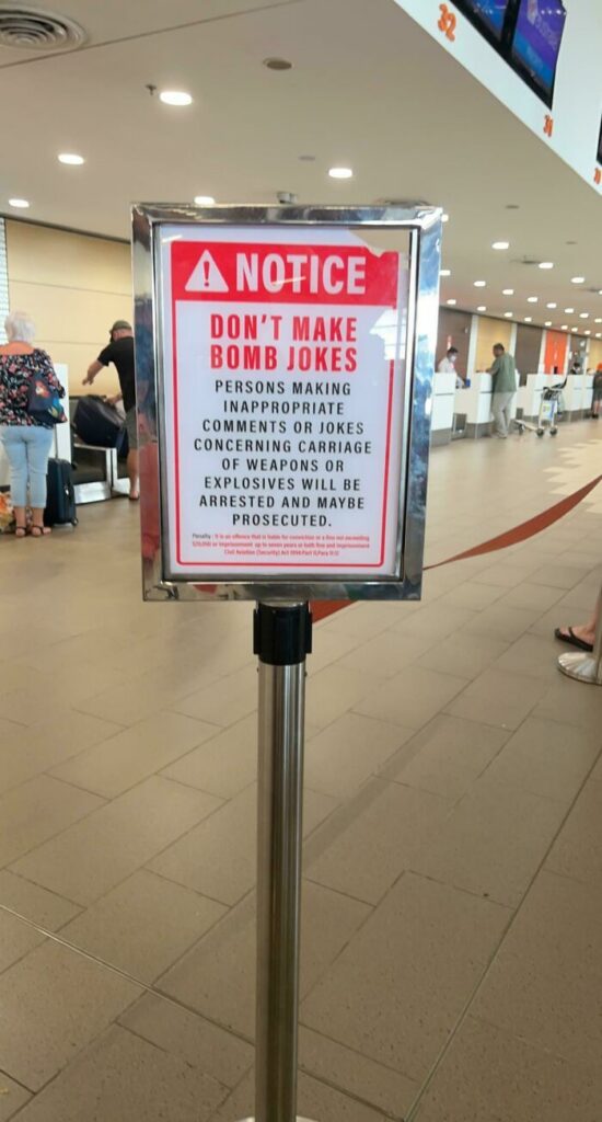 20 Funny And Unusual Signs Spotted In Public | DeMilked