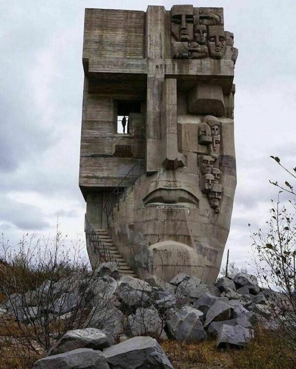 20 Amazing Pics Of Stunning Brutalist Architectural Designs | DeMilked