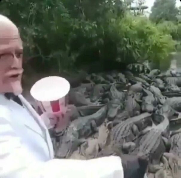 30 Cursed "No Context" Pics That Might Make You Question Things | DeMilked