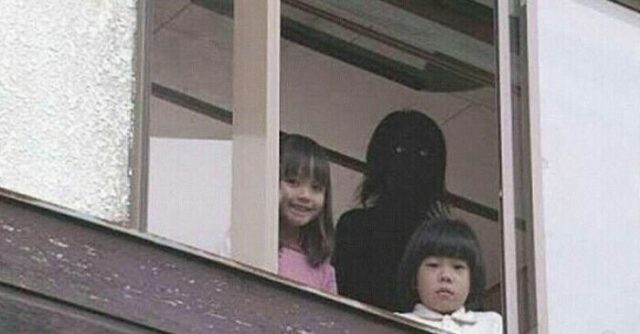 30 Cursed "No Context" Pics That Might Make You Question Things | DeMilked