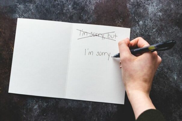 20 Subtle Signs That Someone Is A Toxic Person | DeMilked