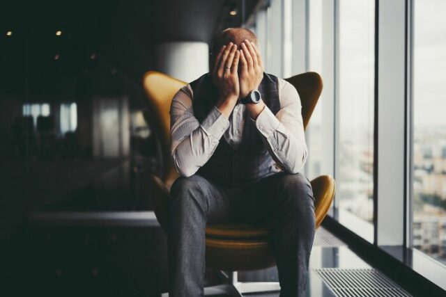 20 Subtle Signs That Someone Is A Toxic Person | DeMilked