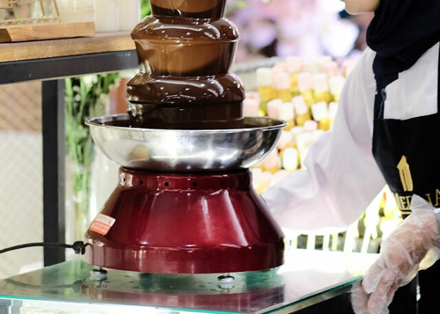 20 Times Humans Proved Their Awful Side At A Buffet-Spread | DeMilked