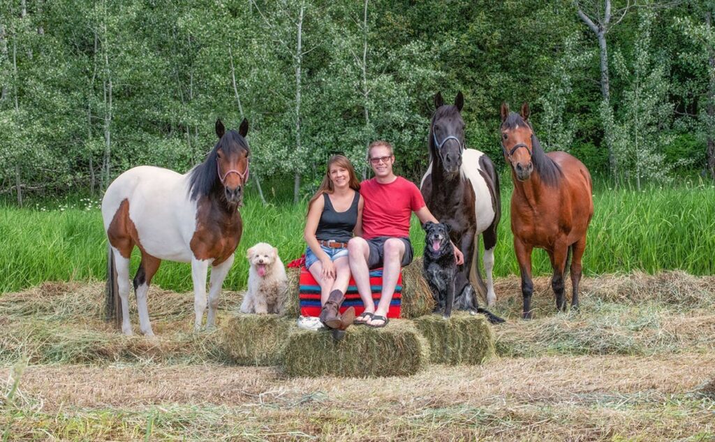 20 Stunning Portraits Of Farm Animals Living Together As A Family ...