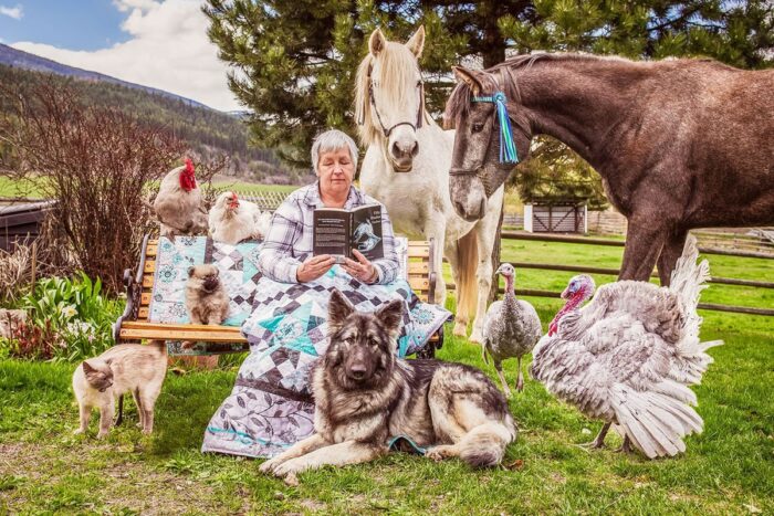 20 Stunning Portraits Of Farm Animals Living Together As A Family ...