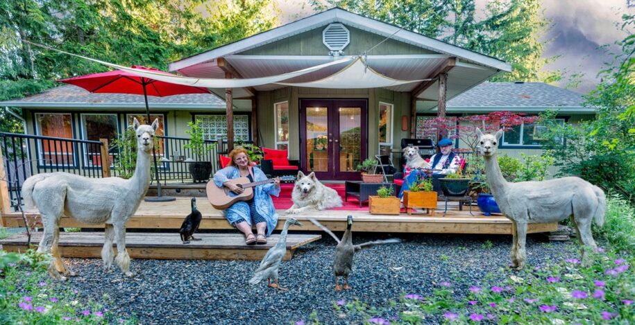 20 Stunning Portraits Of Farm Animals Living Together As A Family ...
