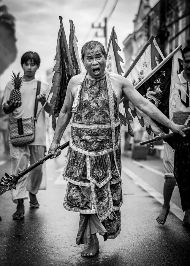 20 Impressive Photos Portraying The Essence Of Street Photography ...