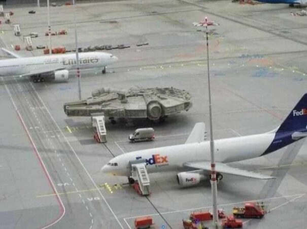30 Photos With No Explanation Provided To Make You Go ‘Hmmm’ | DeMilked