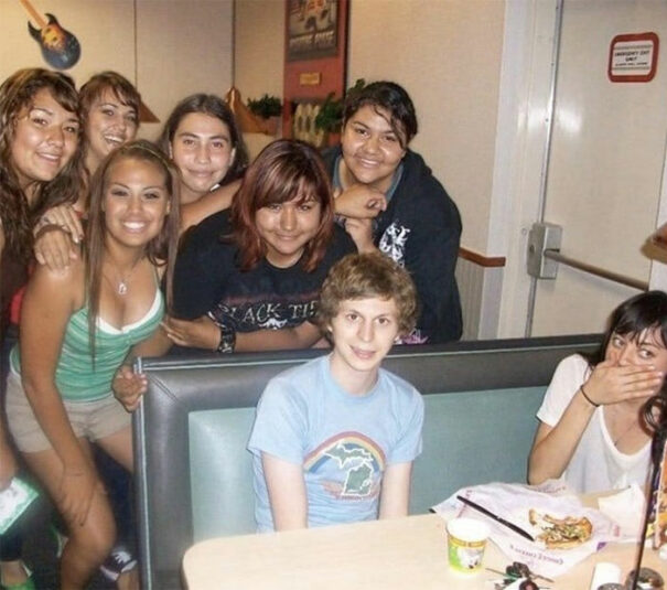 30 Photos With No Explanation Provided To Make You Go ‘Hmmm’ | DeMilked
