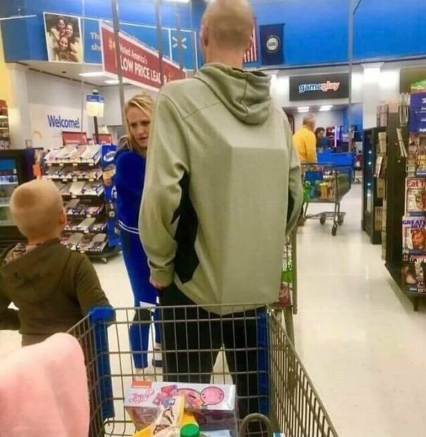 30 “Low Quality” Pics That Tell An Intriguing Story Despite Their ...