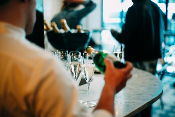 People Share What Ruins A Restaurant Dining Experience For Them | DeMilked