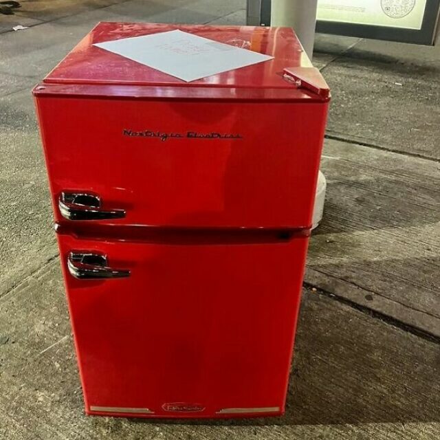 20 Photos That Highlight New York's Best Stoop Finds, As Shared By This ...