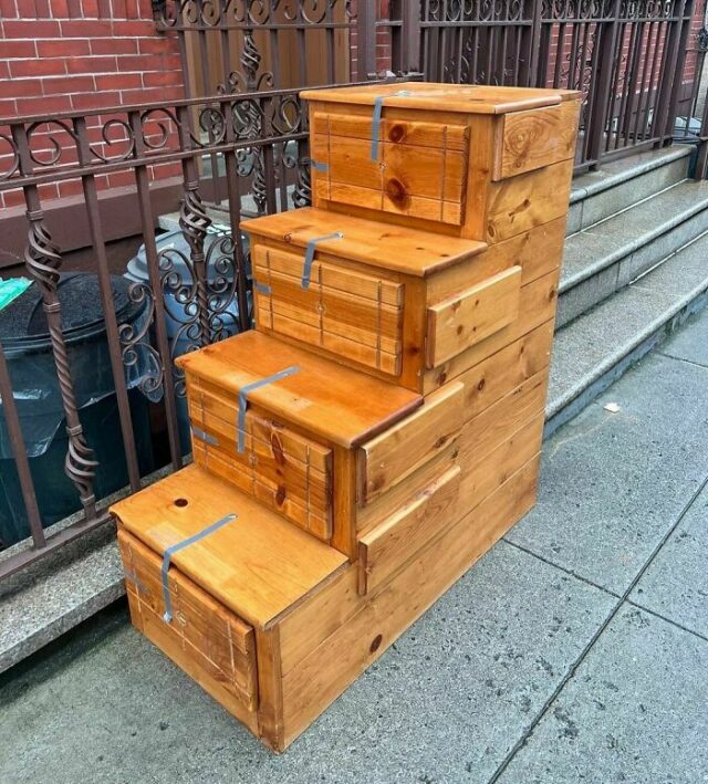 20 Photos That Highlight New York's Best Stoop Finds, As Shared By This ...