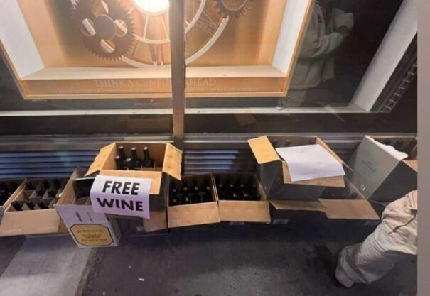 20 Photos That Highlight New York's Best Stoop Finds, As Shared By This ...