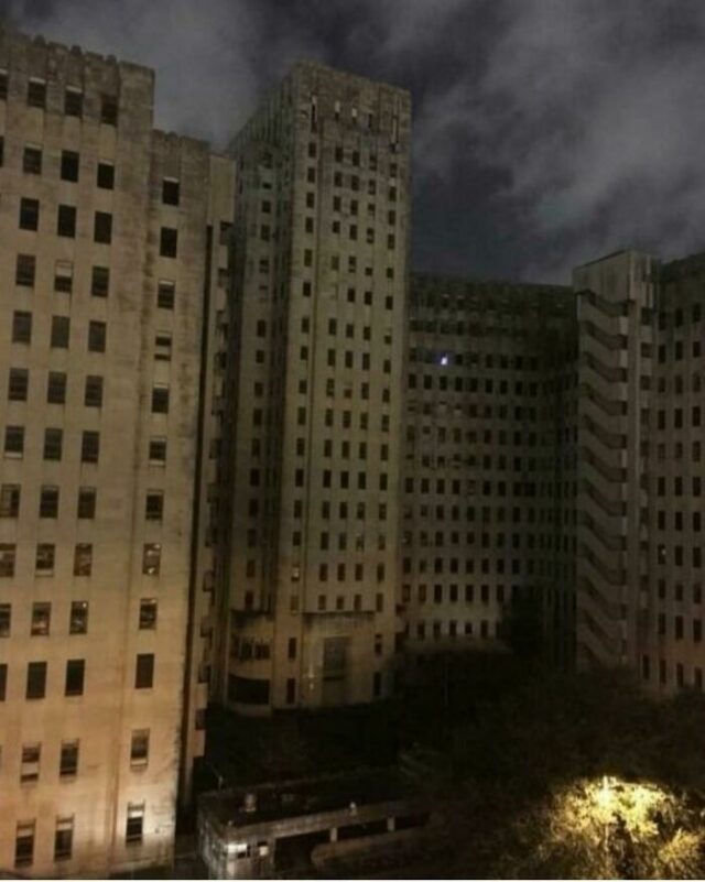 20 Bizarre Photos Of Liminal Spaces That Will Make You Do a Double Take ...