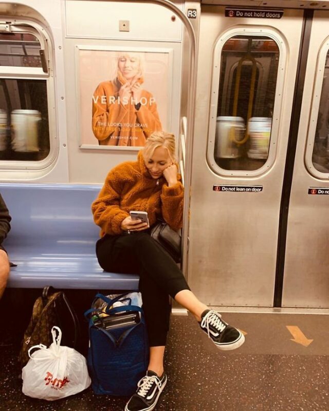 20 Examples Of The Subway Doppelgänger Phenomenon | DeMilked