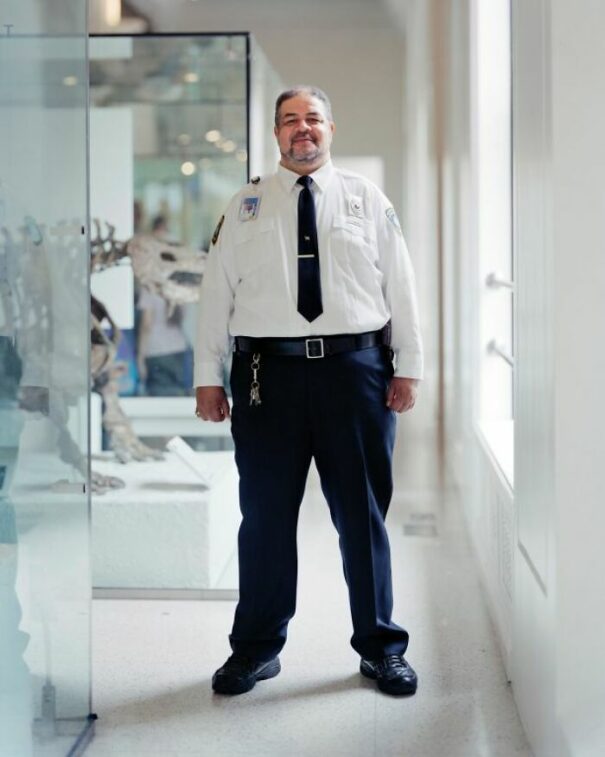 20 Pics Of New Yorkers Divided Into Shoppers And Workers In Mesmerizing ...