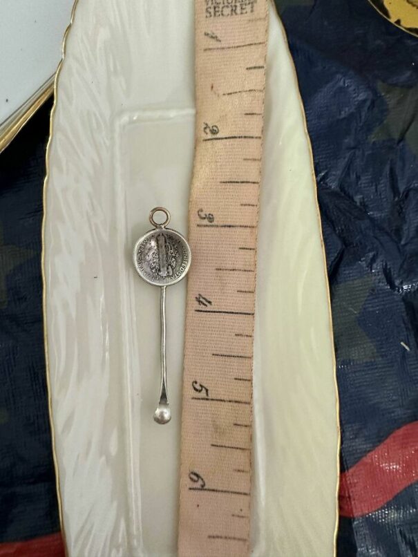 20 Strange-Looking Objects People Posted On This Online Group To Get An ...