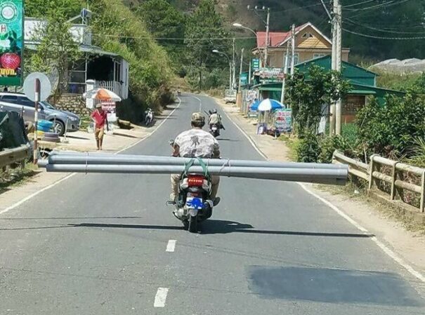 30 Funny, Weird, and Fascinating Sights Spotted On The Road | DeMilked