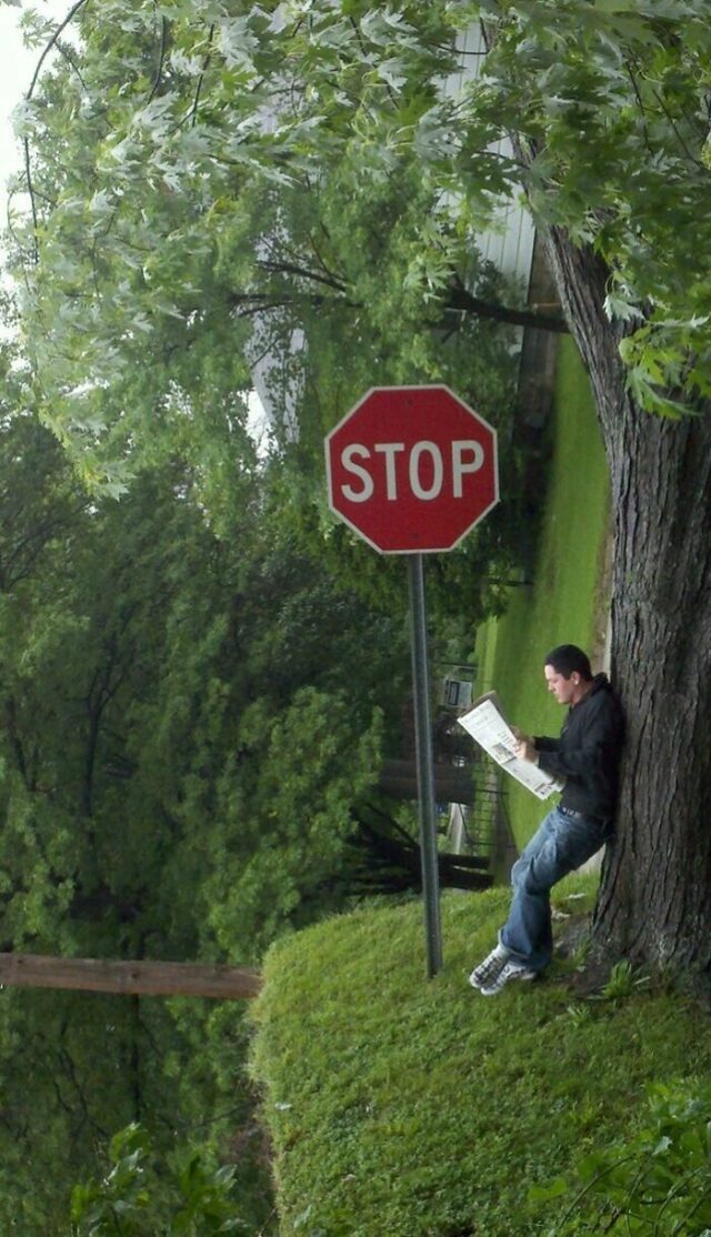 25 Photos From The “Confusing Gravity” Group That Will Make You Do A Double Take | DeMilked