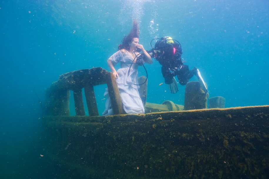 Photographer Dives Deep To Show The Beauty Of Underwater Photography ...