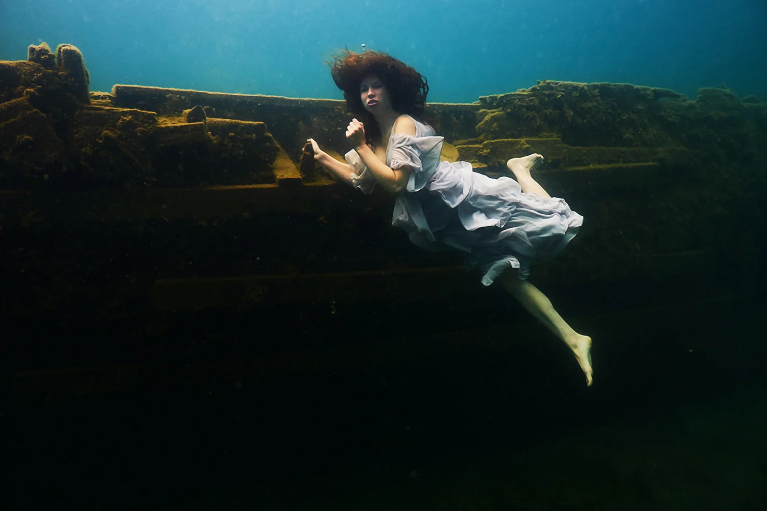 Photographer Dives Deep To Show The Beauty Of Underwater Photography ...