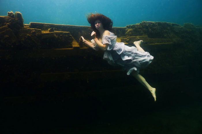 Photographer Dives Deep To Show The Beauty Of Underwater Photography ...