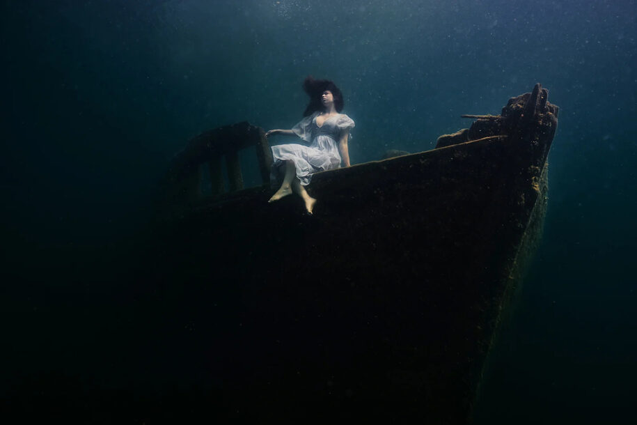 Photographer Dives Deep To Show The Beauty Of Underwater Photography ...