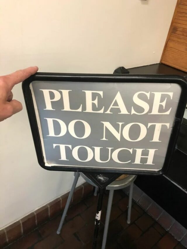 People Are Cracking Up At These 22 Useless Signs Shared On A Dedicated ...