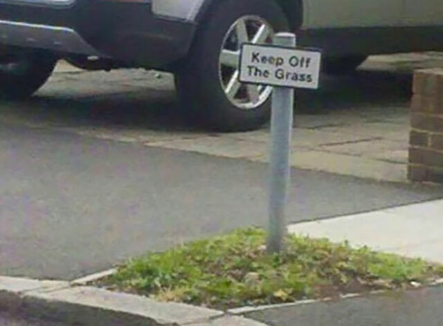 People Are Cracking Up At These 22 Useless Signs Shared On A Dedicated ...