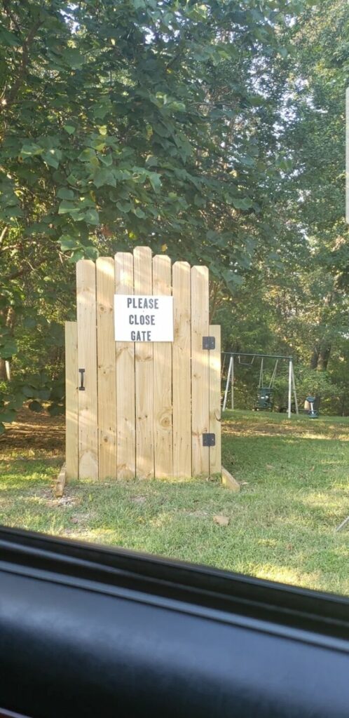 People Are Cracking Up At These 22 Useless Signs Shared On A Dedicated ...