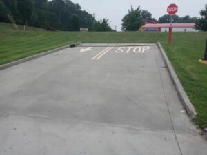 People Are Cracking Up At These 22 Useless Signs Shared On A Dedicated ...