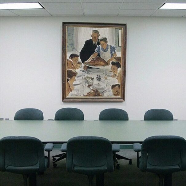 20 Intriguing Pics Showcasing Great Art Within Ugly Rooms | DeMilked