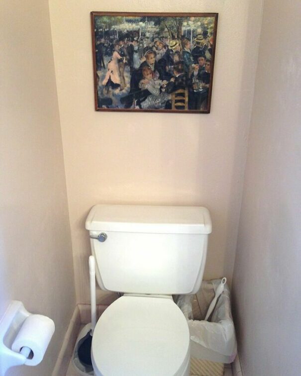 20 Intriguing Pics Showcasing Great Art Within Ugly Rooms | DeMilked