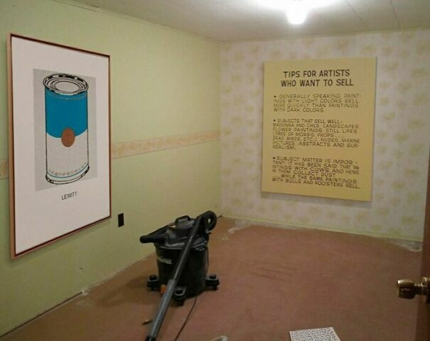 20 Intriguing Pics Showcasing Great Art Within Ugly Rooms | DeMilked