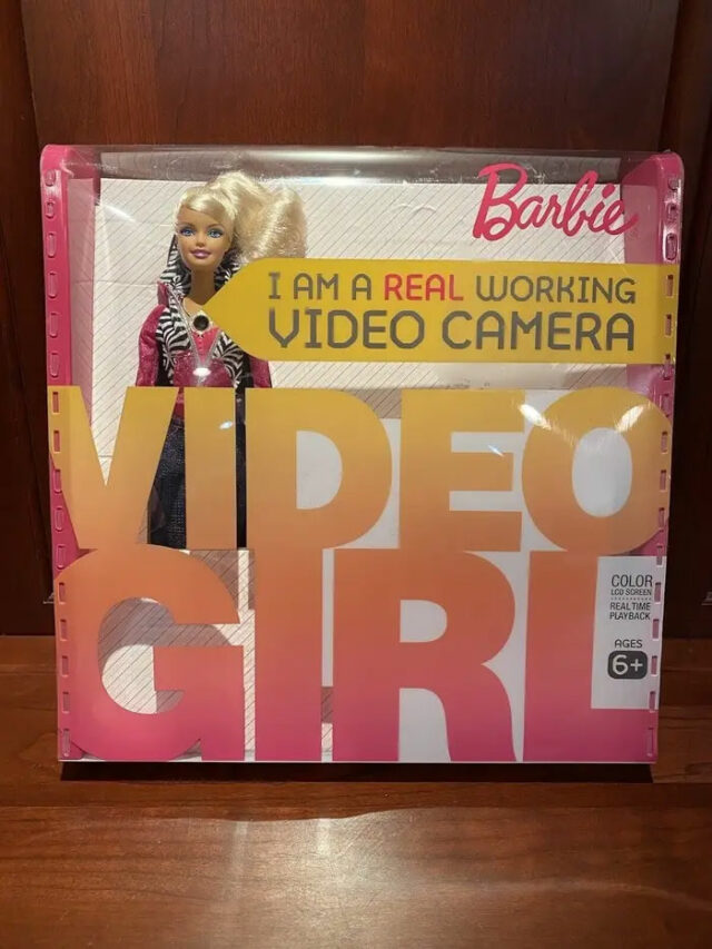 The Most Bizarre Barbies People Owned As Kids (20 Pics) | DeMilked