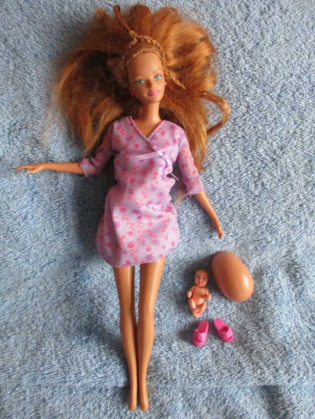 The Most Bizarre Barbies People Owned As Kids (20 Pics) | DeMilked